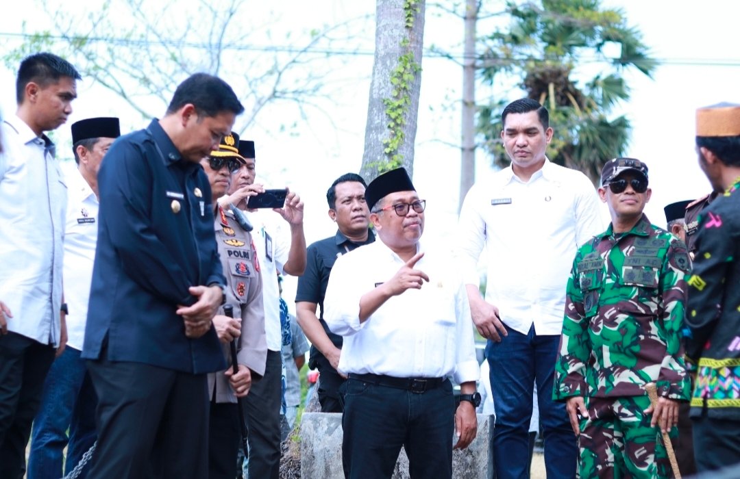 Bupati Bersama Wakil Bupati Takalar Ziarah Ke Makam Istri dan Ibunda ...